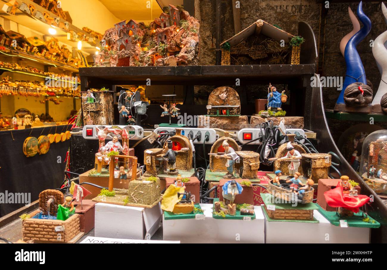Figurines of Neapolitan characters & nativity scenes at Via San ...