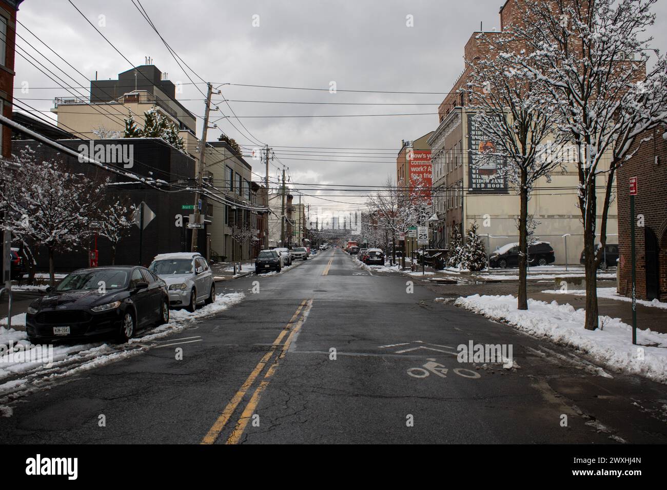 City road atmosphere hi-res stock photography and images - Alamy