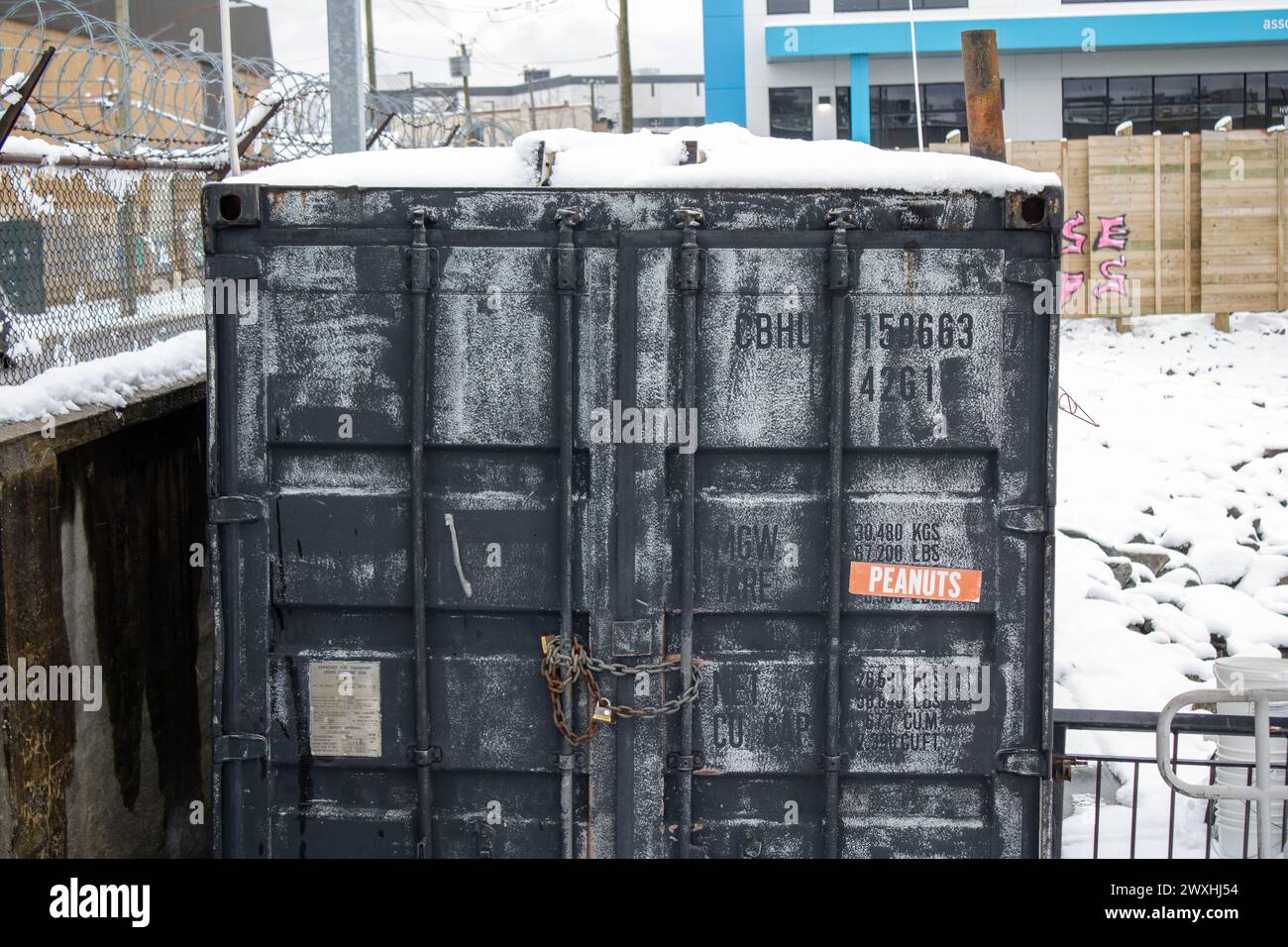 Fenced bench hi-res stock photography and images - Alamy
