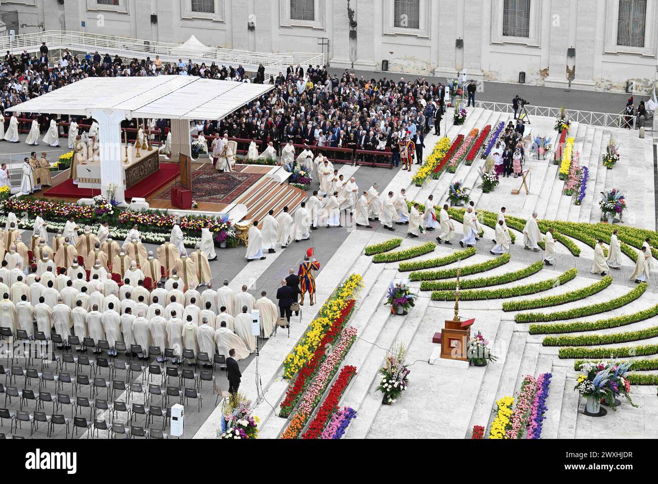 Vatican City, Vatican. 31st Mar 2024. Pope Francis presides over Easter ...