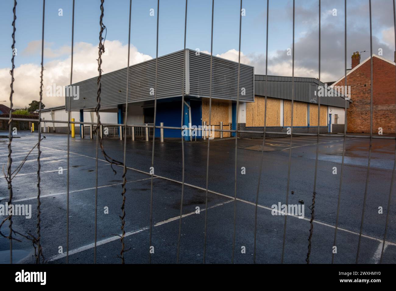 Closed Lidl, Hanham, Bristol, UK. Opened in 1998. Closed March 1st 2024 ...