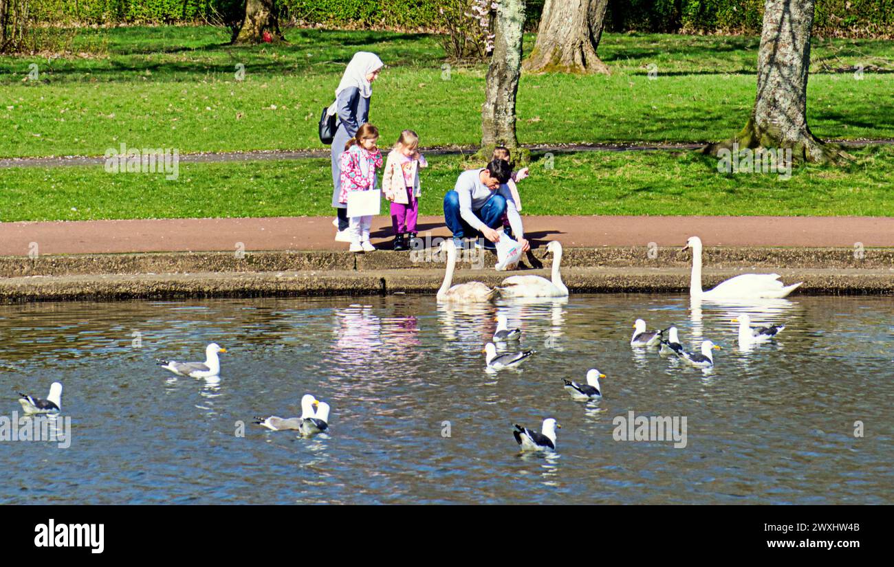 Glasgow, Scotland, UK. 31st March, 2024: UK Weather: Sunny weather ...