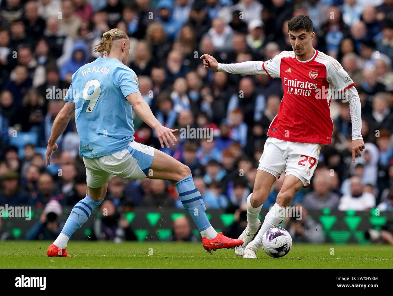 Arsenal's Kai Havertz battles for the ball against Manchester City's ...