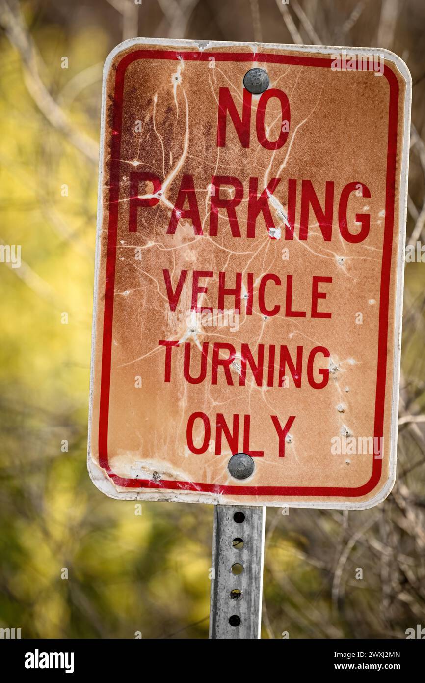 Damaged sign hi-res stock photography and images - Alamy