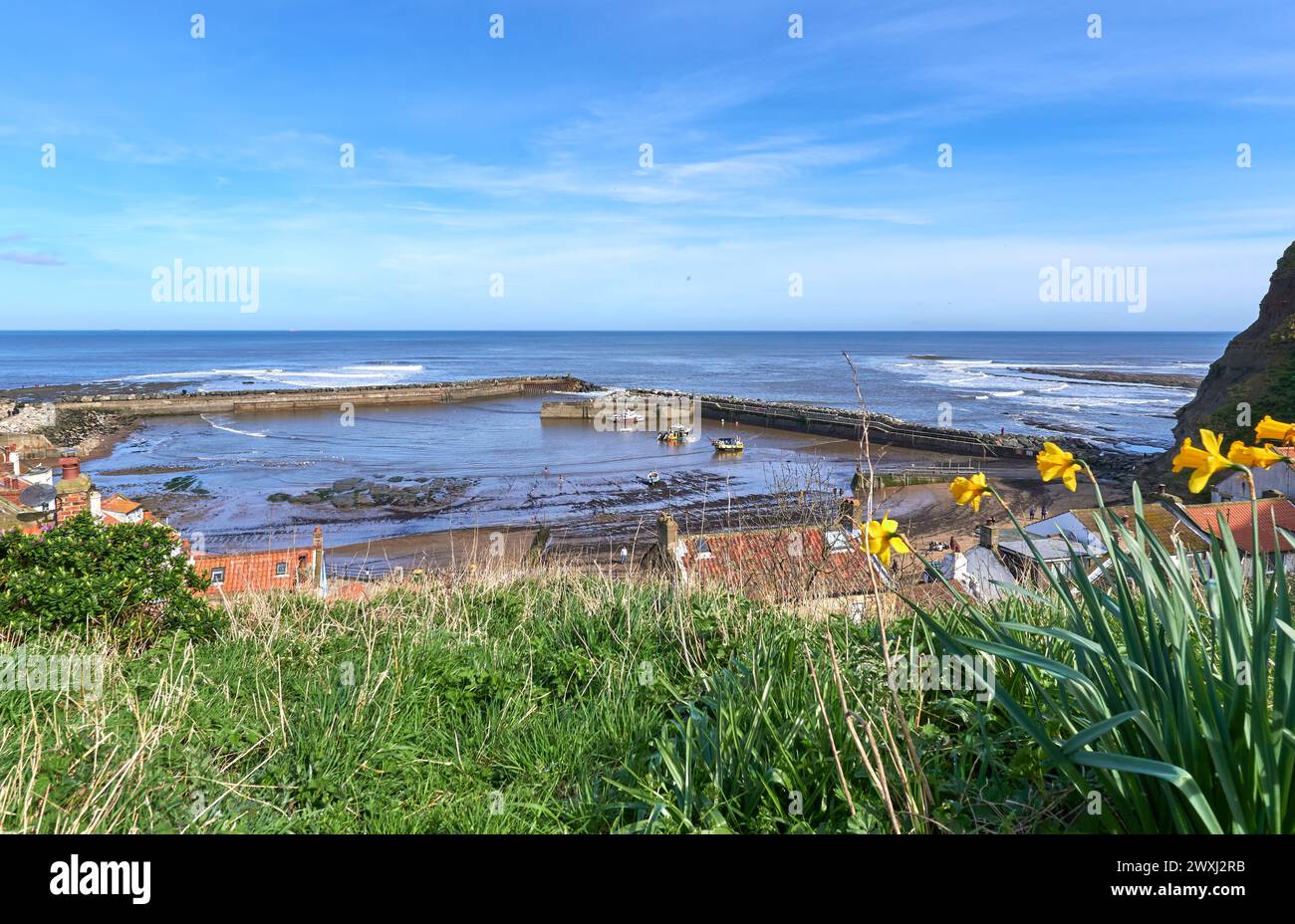 Cliff top view of Staithes harbor on the East Yorkshire coast Stock ...