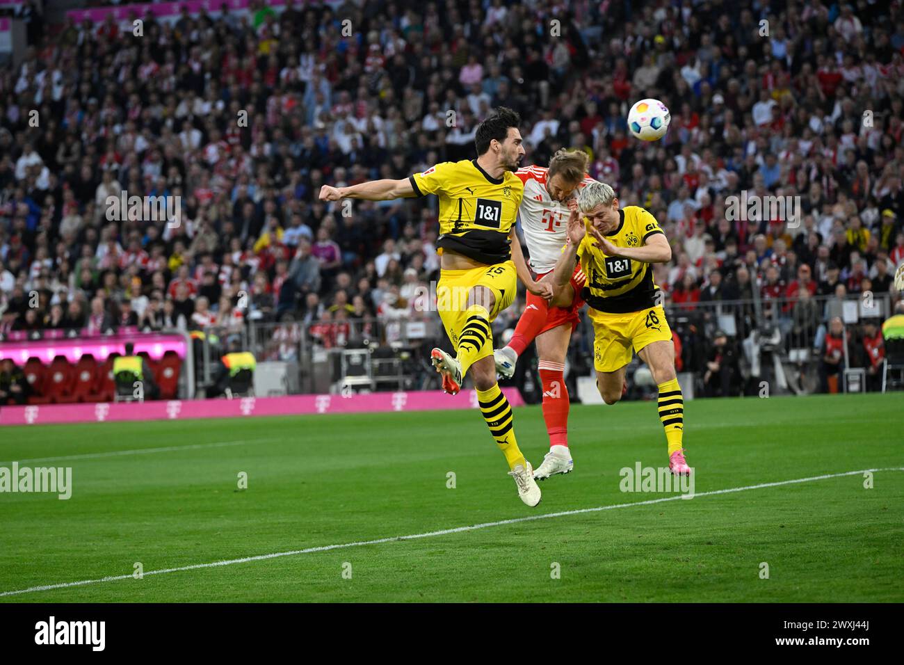 Harry kane and 26 julian ryerson in action hi-res stock photography and ...