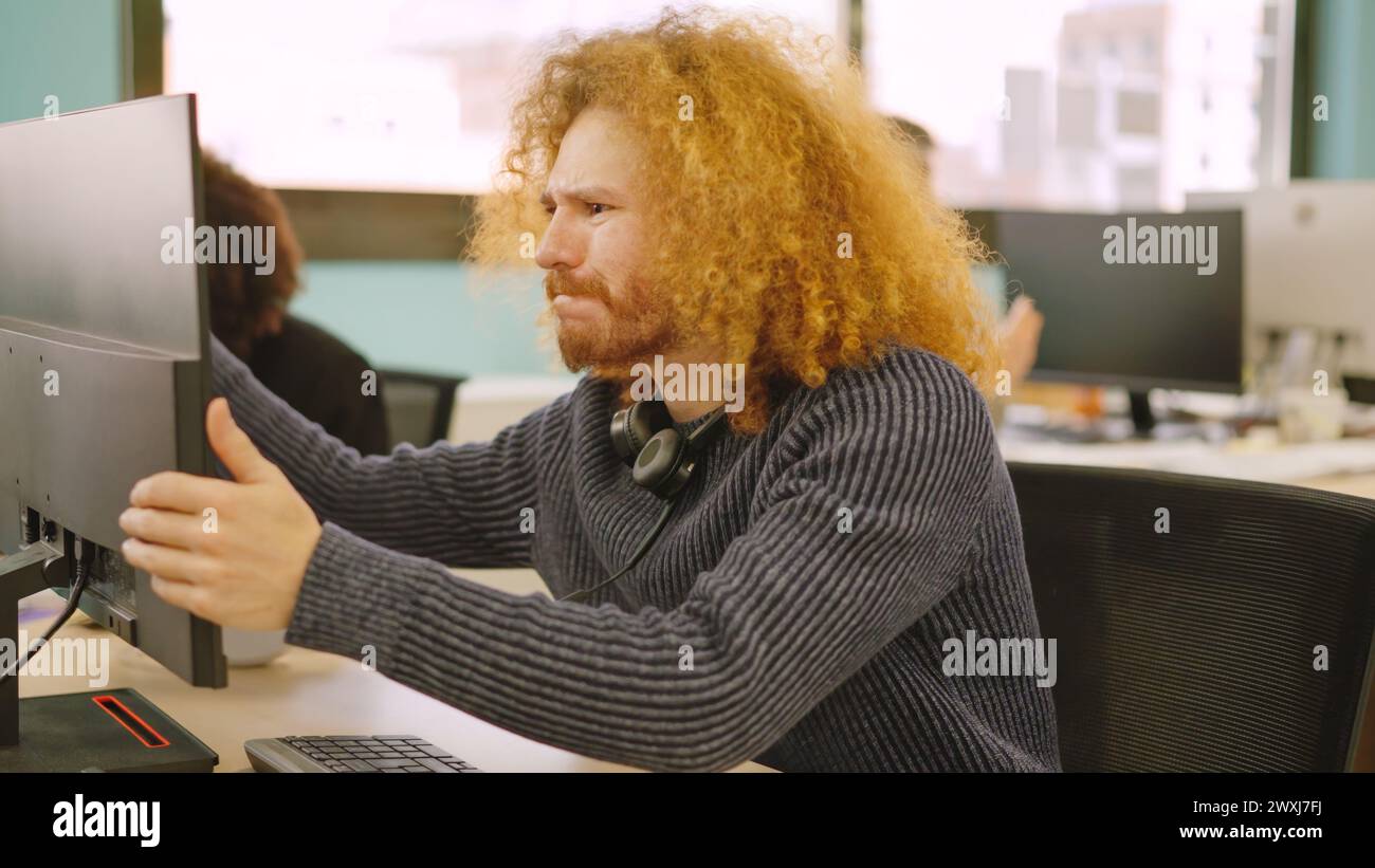 Angry worker experiencing computer problems in a coworking Stock Photo ...