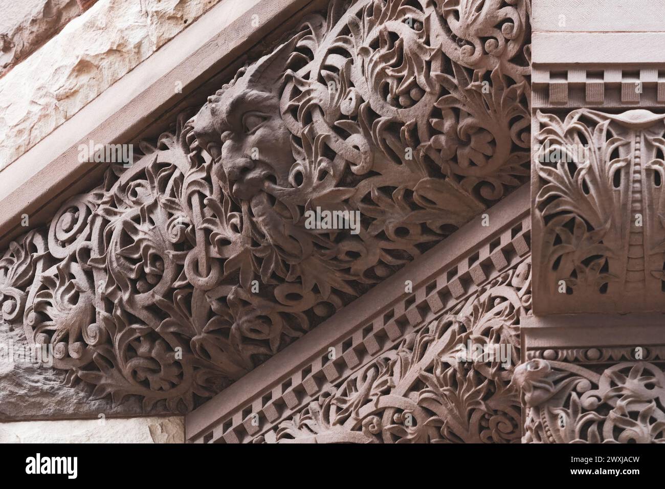 Colonial architectural features or details in Old City Hall Building ...