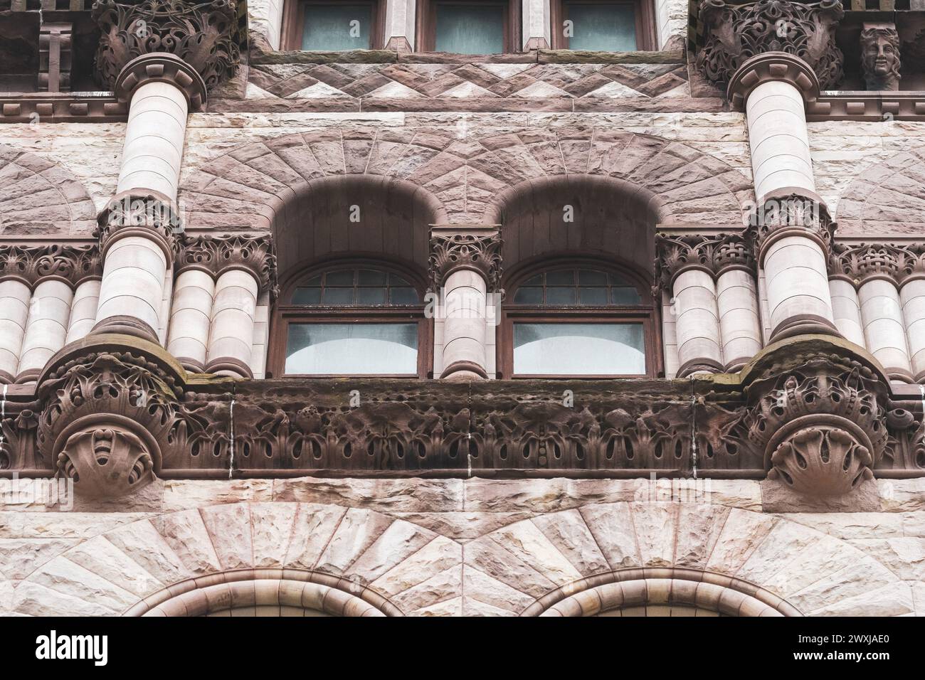 Colonial architectural features or details in Old City Hall Building ...