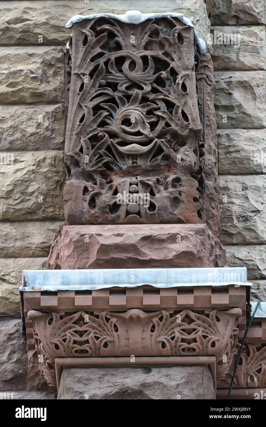 Colonial architectural features or details in Old City Hall Building ...