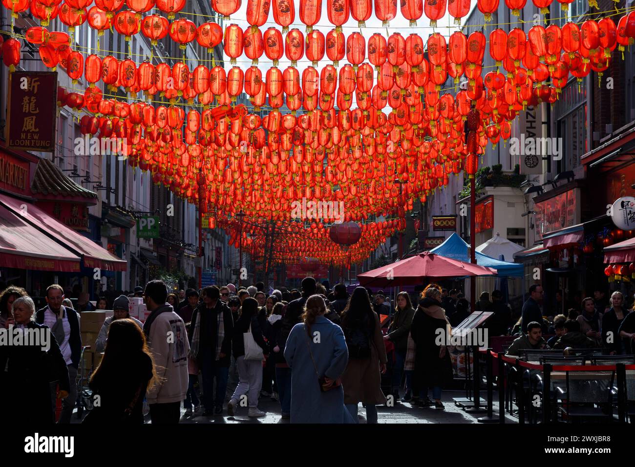Lanterns chinatown hi-res stock photography and images - Alamy