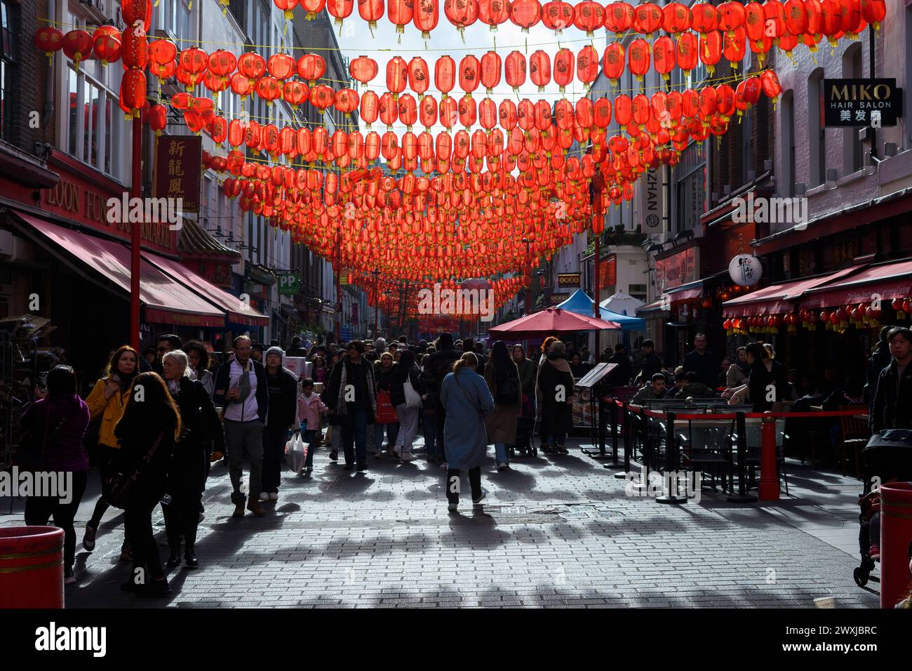 Lanterns chinatown hi-res stock photography and images - Alamy