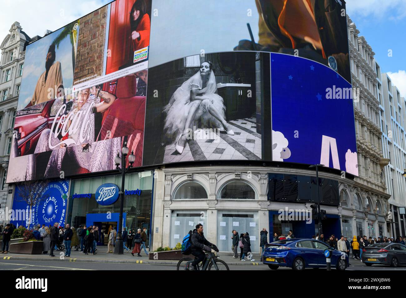 Digital advertising billboards in Piccadilly Circus, London Stock Photo ...