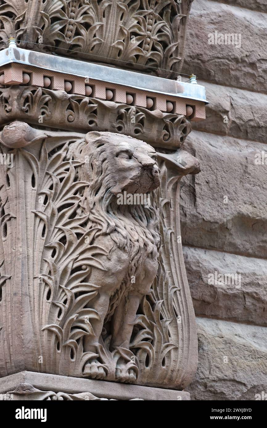 Colonial architectural features or details in Old City Hall Building ...