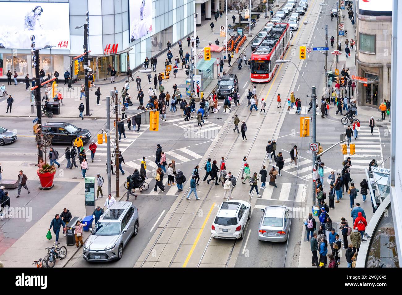 Intersection people aerial hi-res stock photography and images - Alamy