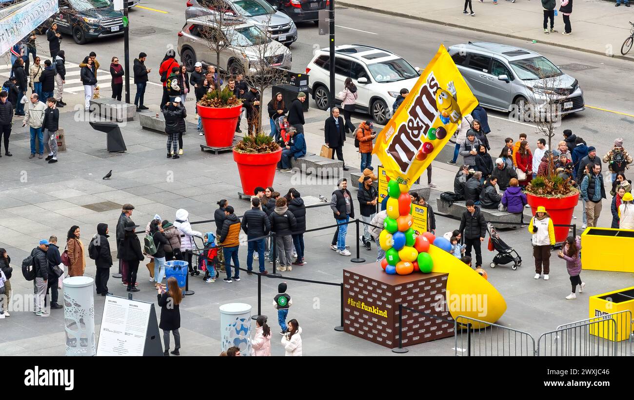 M&Ms advertisement event in Yonge-Dundas Square, Toronto, Canada Stock ... M&Ms advertisement event in Yonge-Dundas Square, Toronto, Canada Stock ...