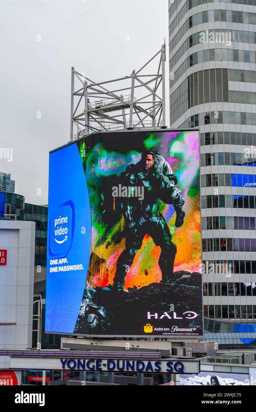 Large-scale advertisement screen in Yonge-Dundas Square, Toronto ...