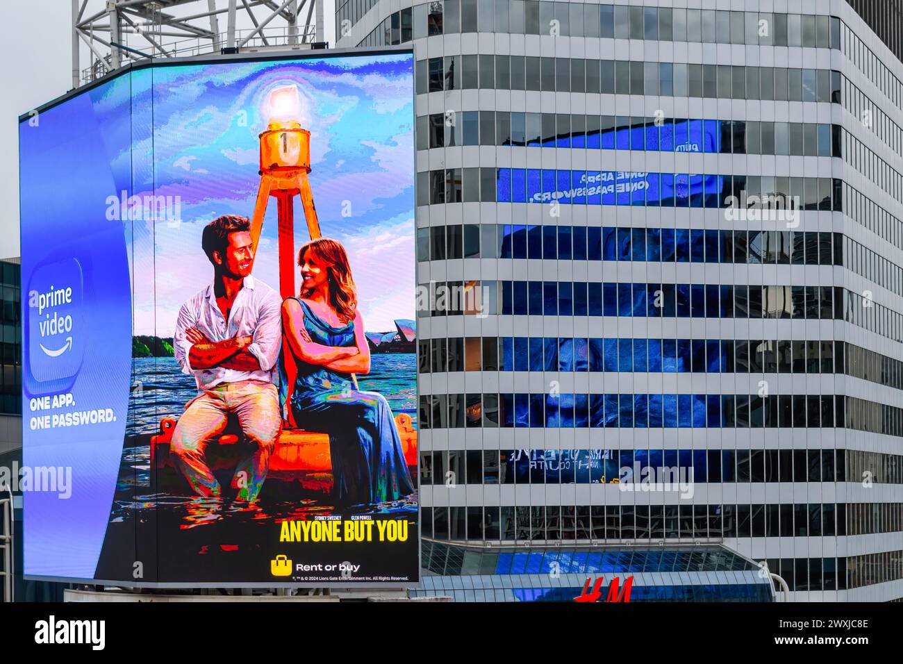 Large-scale advertisement screen in Yonge-Dundas Square, Toronto ...