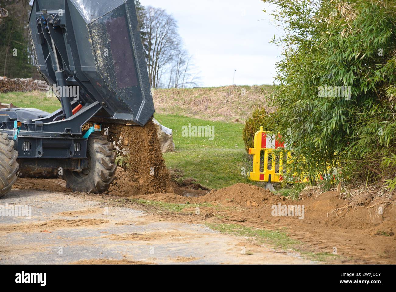 Articulated Commercial Vehicle For Earthmoving - Dumper Construction ...