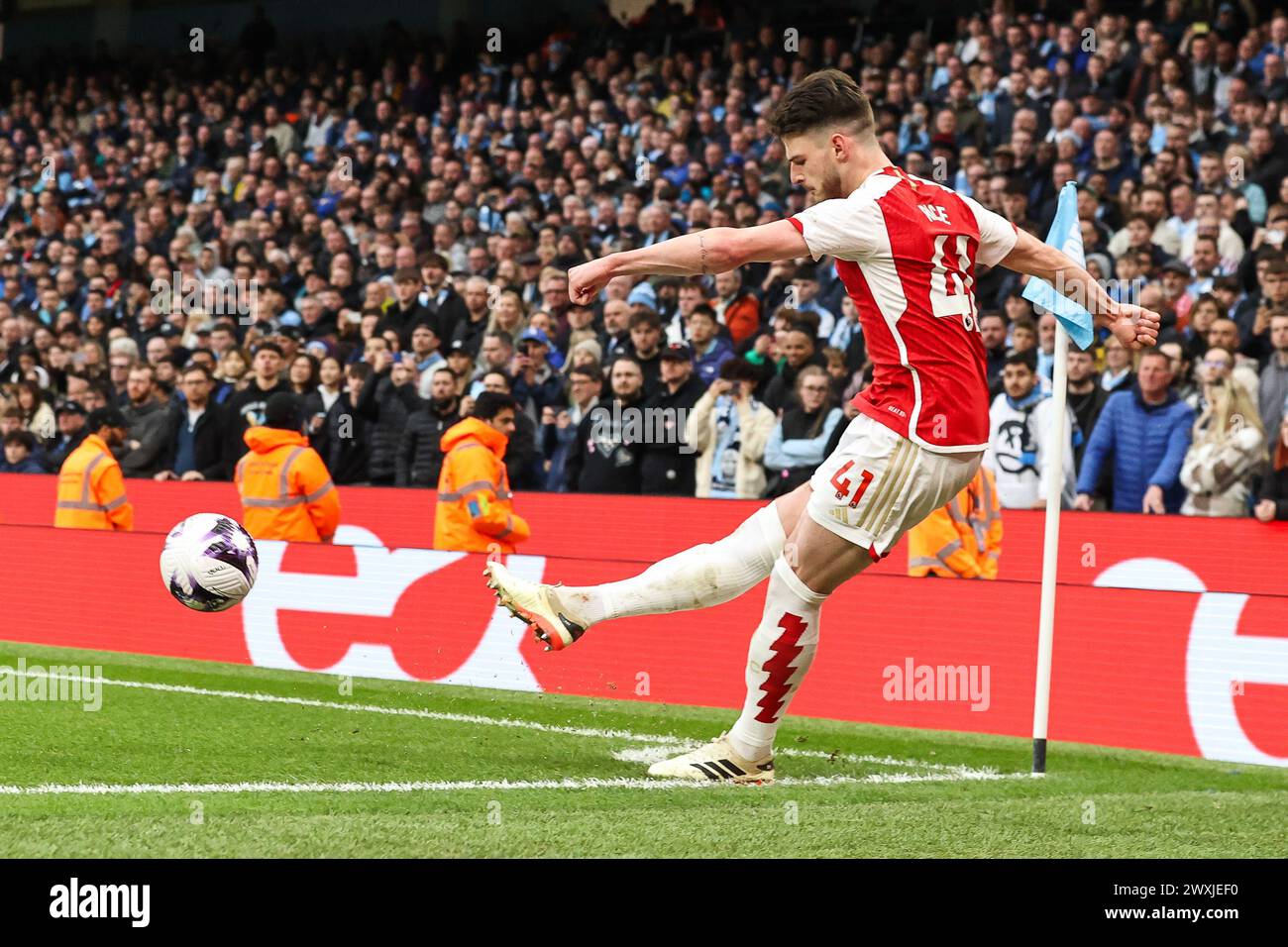 Declan rice arsenal corner hi-res stock photography and images - Alamy
