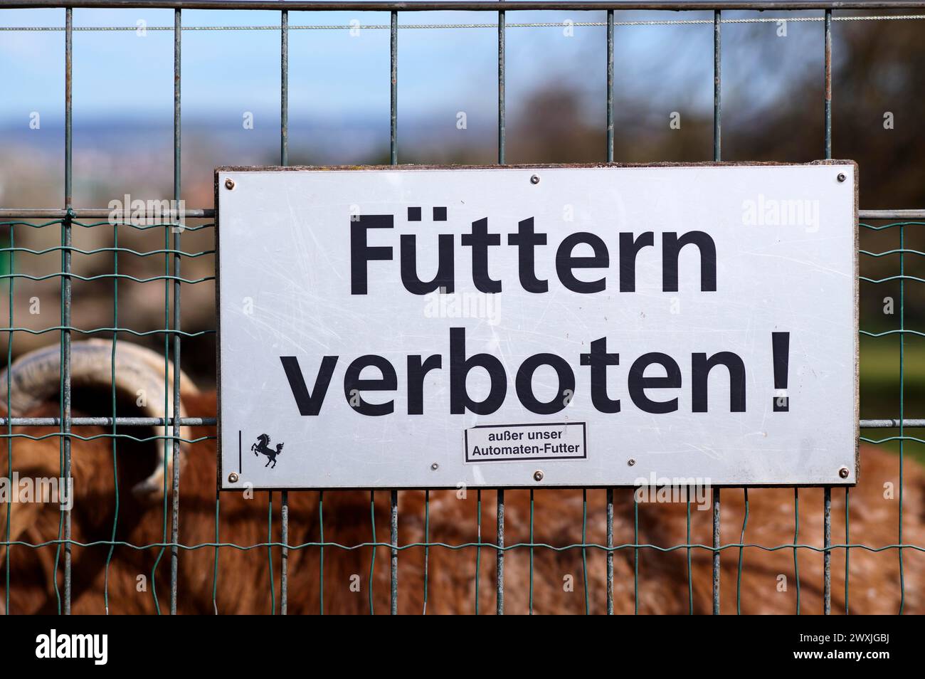 Sign FUeTTERN VERBOTEN on the fence of the Hoehenpark Killesberg animal ...