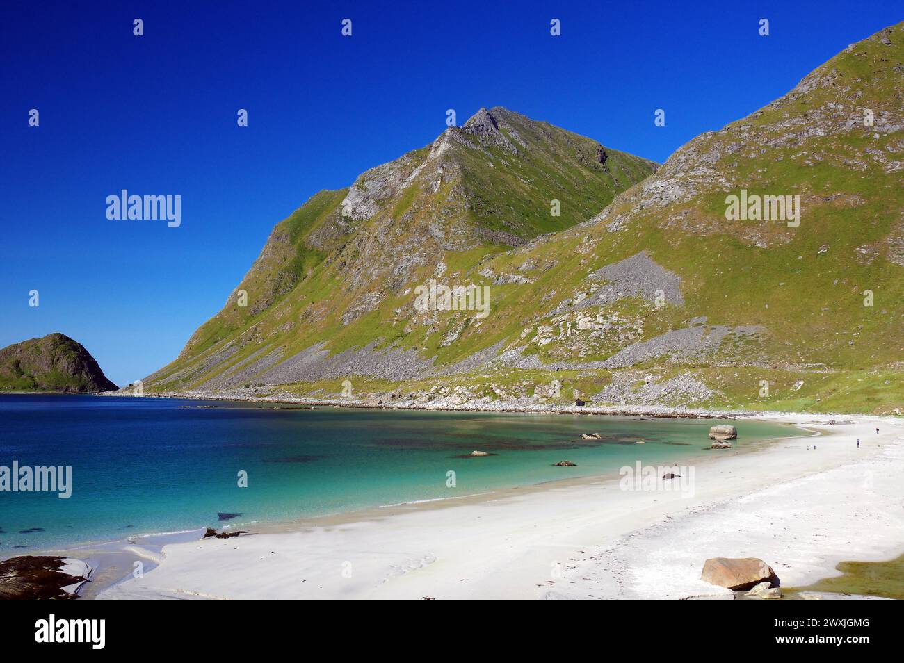 Fine, crystal-clear sandy beach with turquoise-green water, Haukland ...
