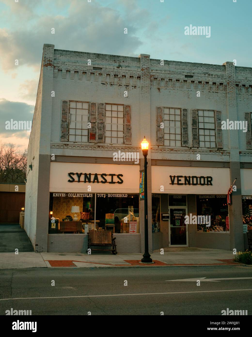 Synasis vendor mall hi-res stock photography and images - Alamy