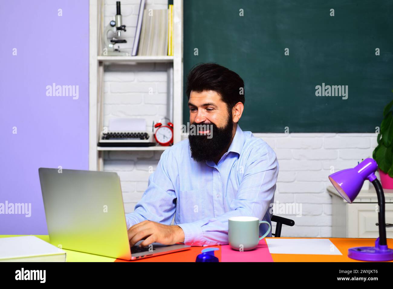 Classroom training on technology hi-res stock photography and images ...