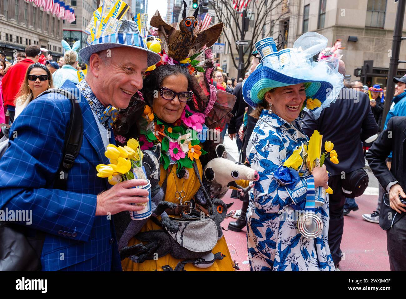 New York, NY, USA. 31st Mar, 2024. Manhattan's Fifth Avenue fills with ...