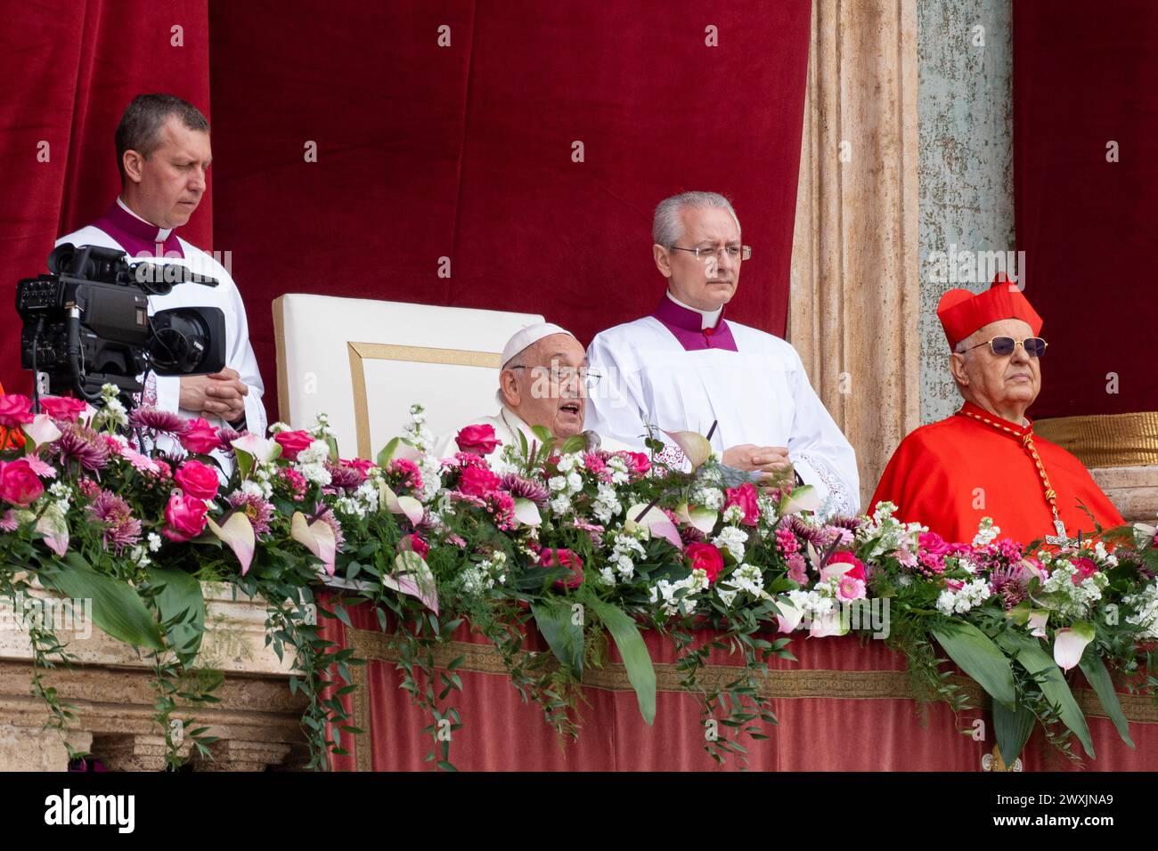 Pope Francis delivers his speech 'To the City and the World' from the ...