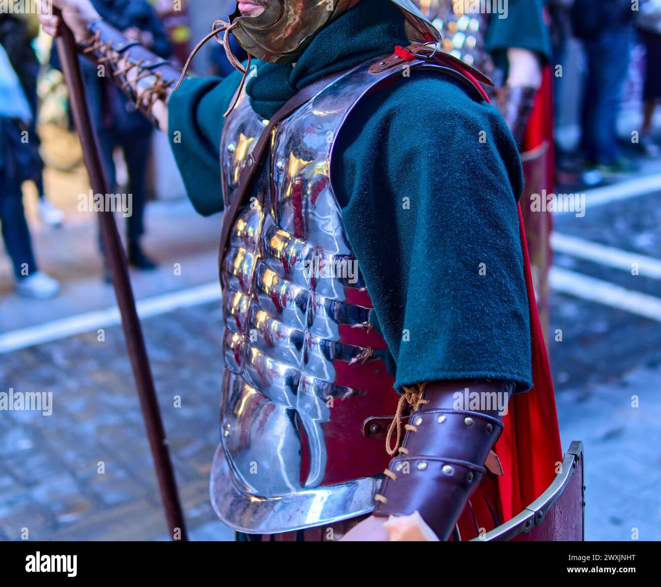 Medieval knight in shining armor hi-res stock photography and images ...