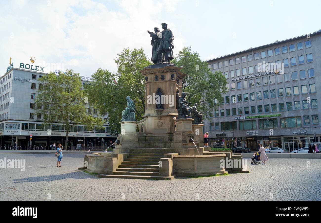 Johannes Gutenberg Monument, memorial and fountain on the Rossmarkt ...