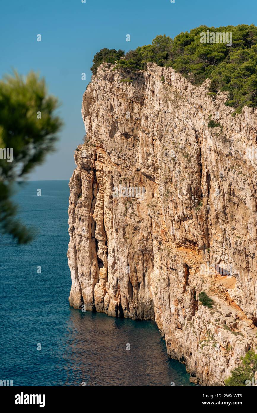 Sheer cliff on lake aerial hi-res stock photography and images - Alamy