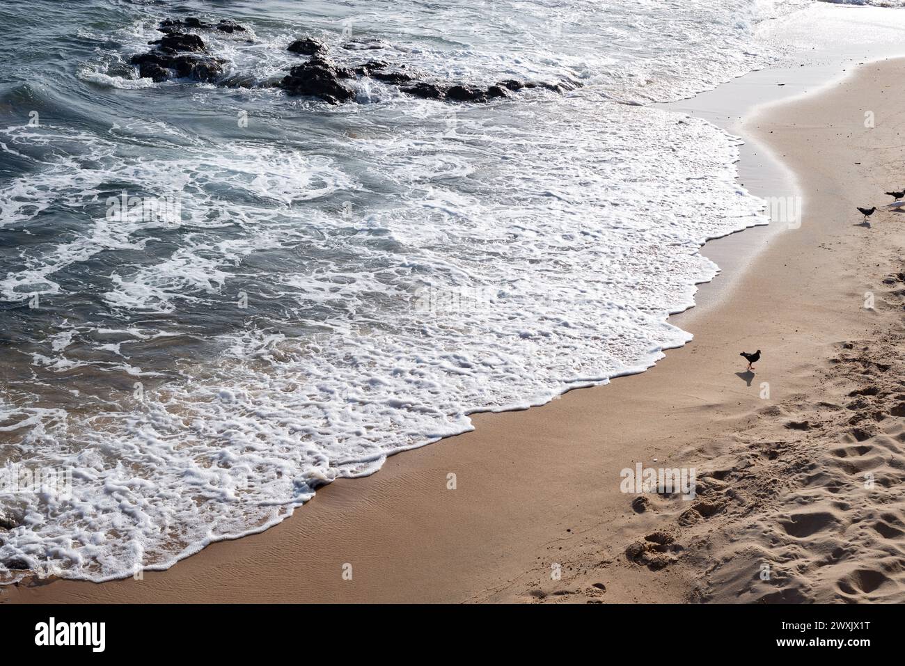 Waves rocks sunny water hi-res stock photography and images - Alamy