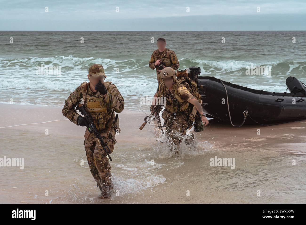 U.S. Army Special Forces Soldiers with 7th Special Forces Group ...