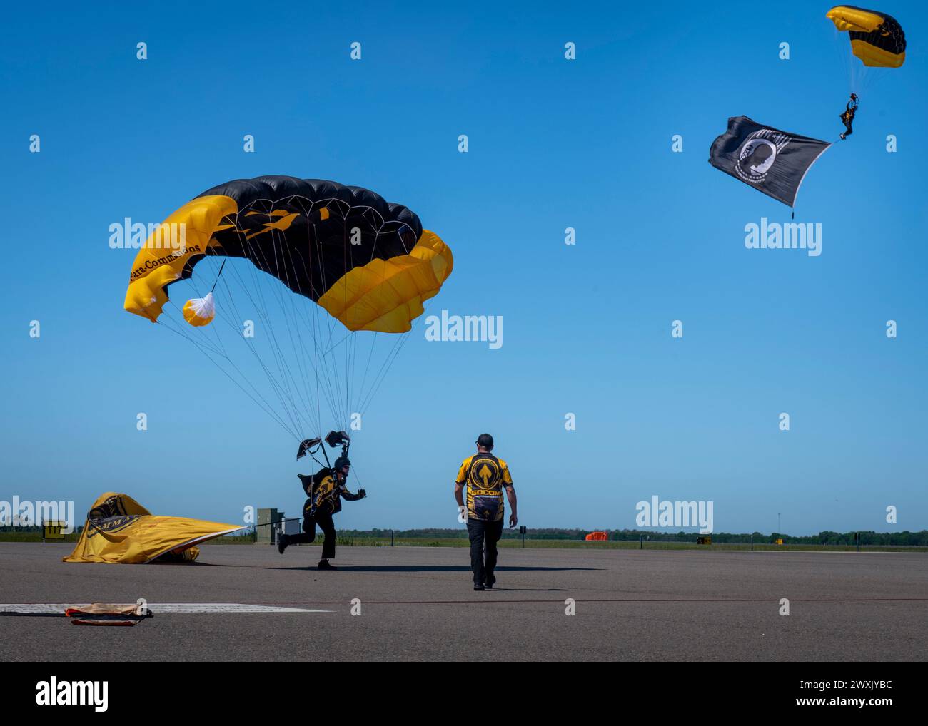 The U.S. Special Operations Command (USSOCOM) Para-Commandos perform a ...