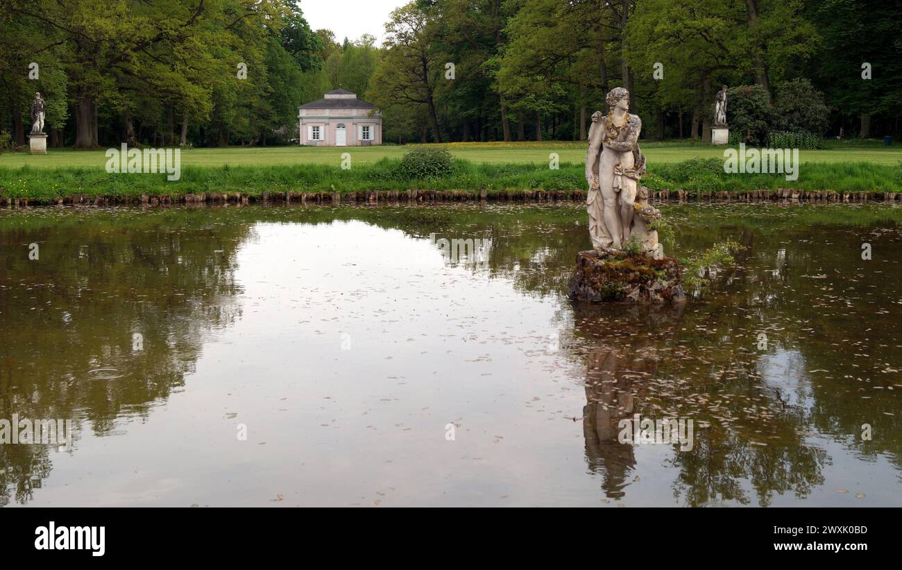 Pond in the park of the Fasanerie Castle, view in the early evening ...