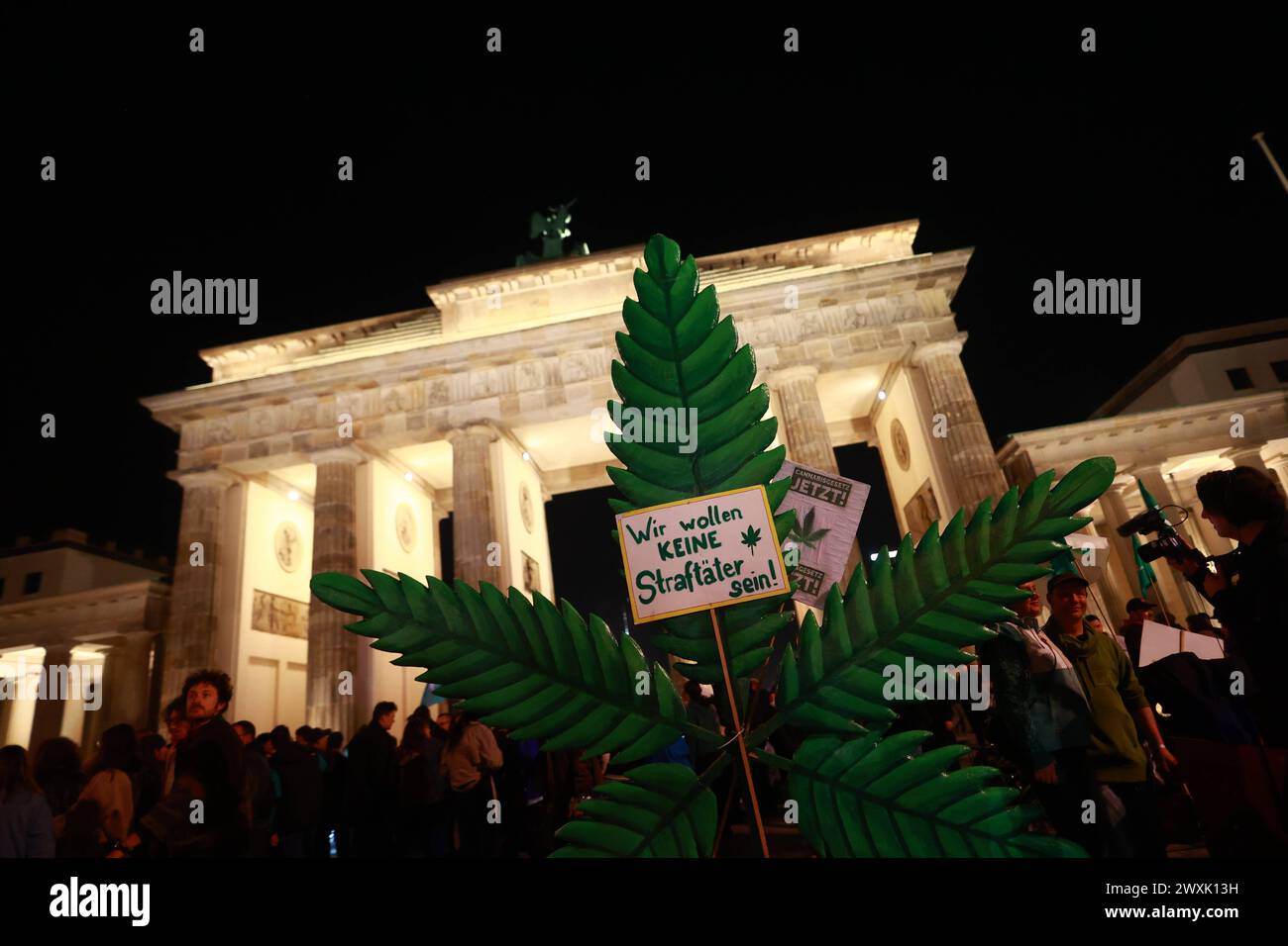 RECORD DATE NOT STATED Eine Demonstration zur Legalisierung von ...