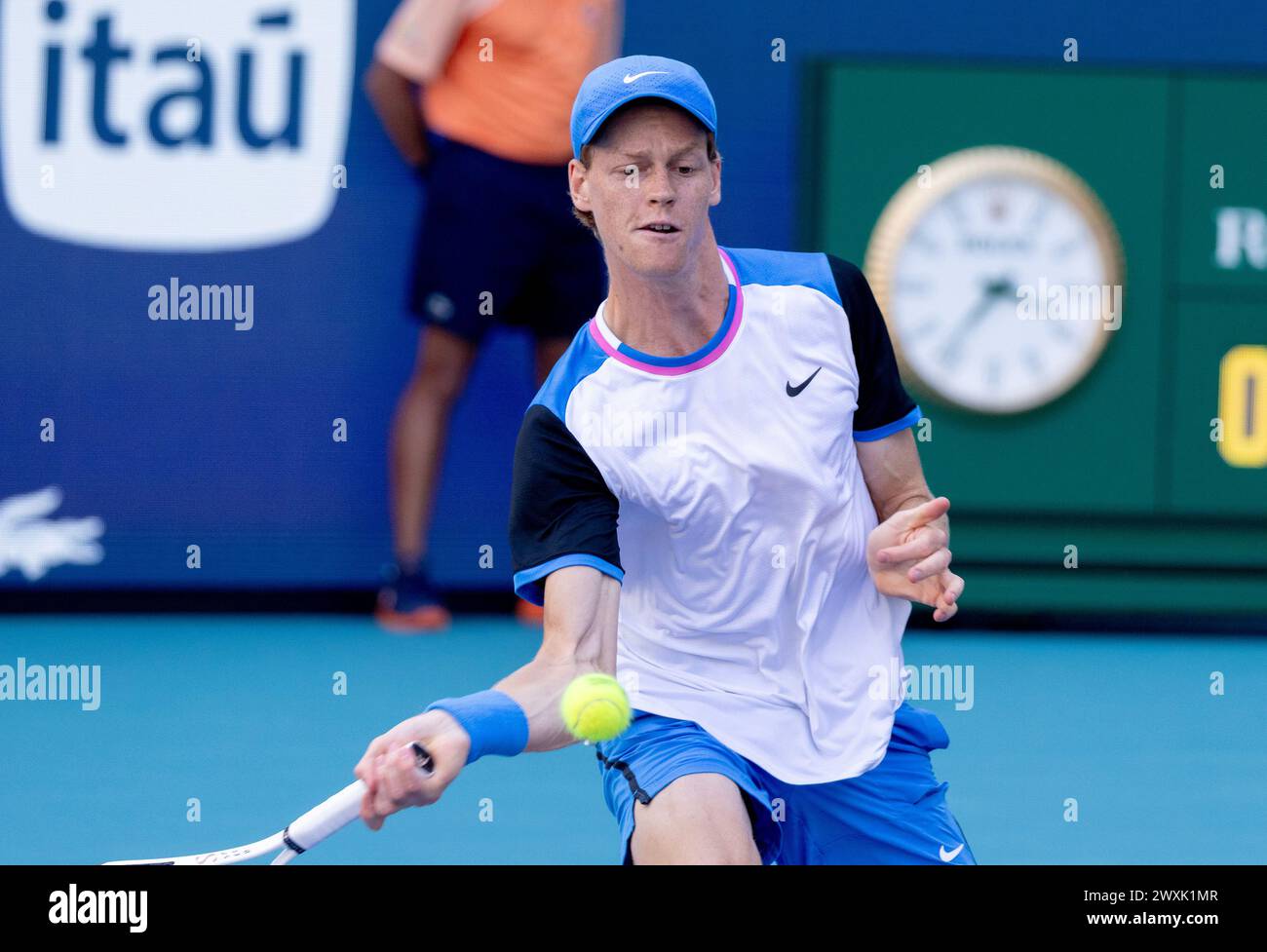 Sinner forehand hi-res stock photography and images - Alamy