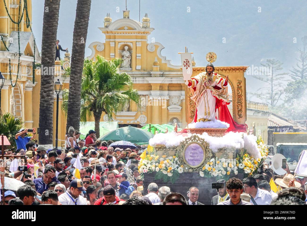 Antigua, Guatemala. 31st Mar, 2024. Crowds gather outside the San Pedro ...