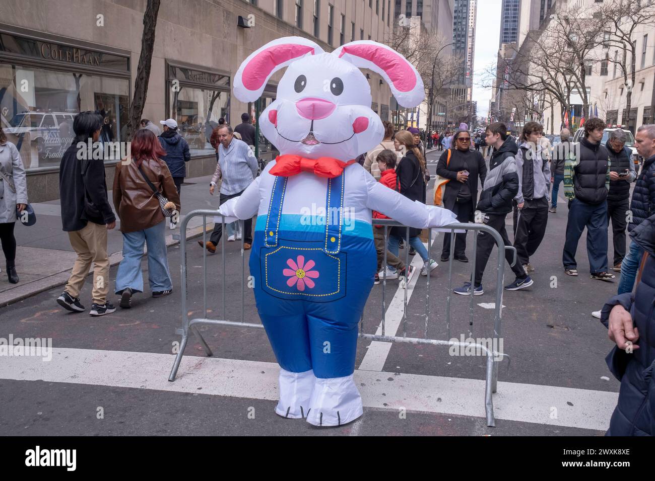 2024 nyc easter parade hi-res stock photography and images - Alamy