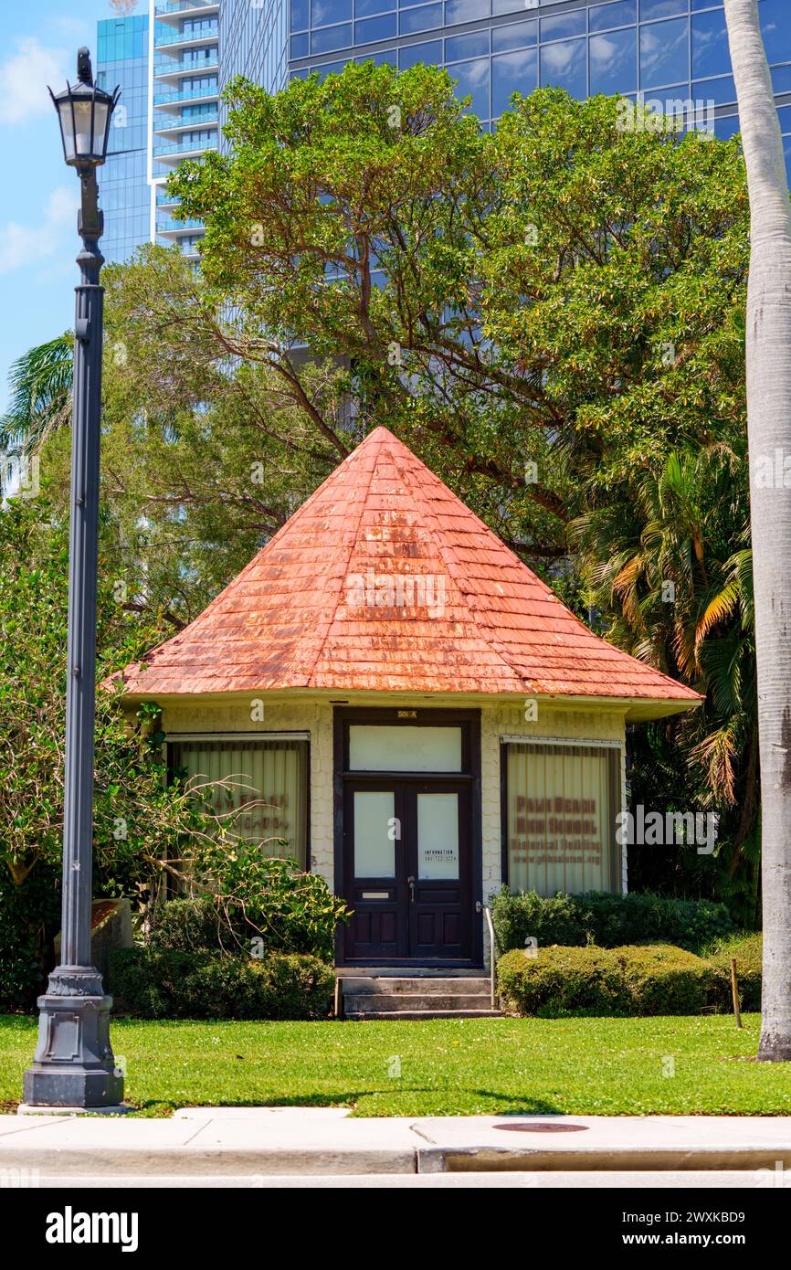 March school building hi-res stock photography and images - Alamy