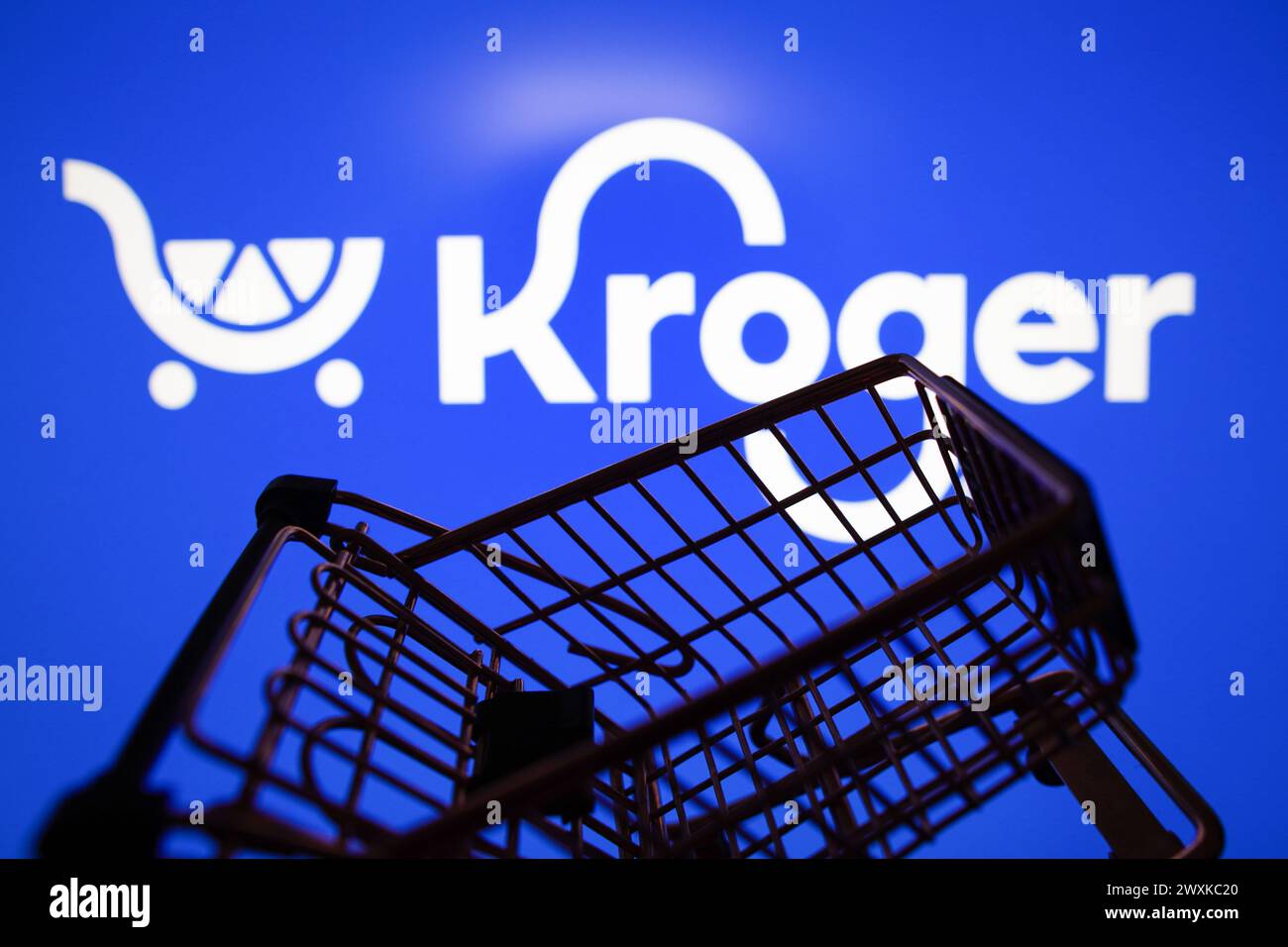 Kroger cart hi-res stock photography and images - Alamy