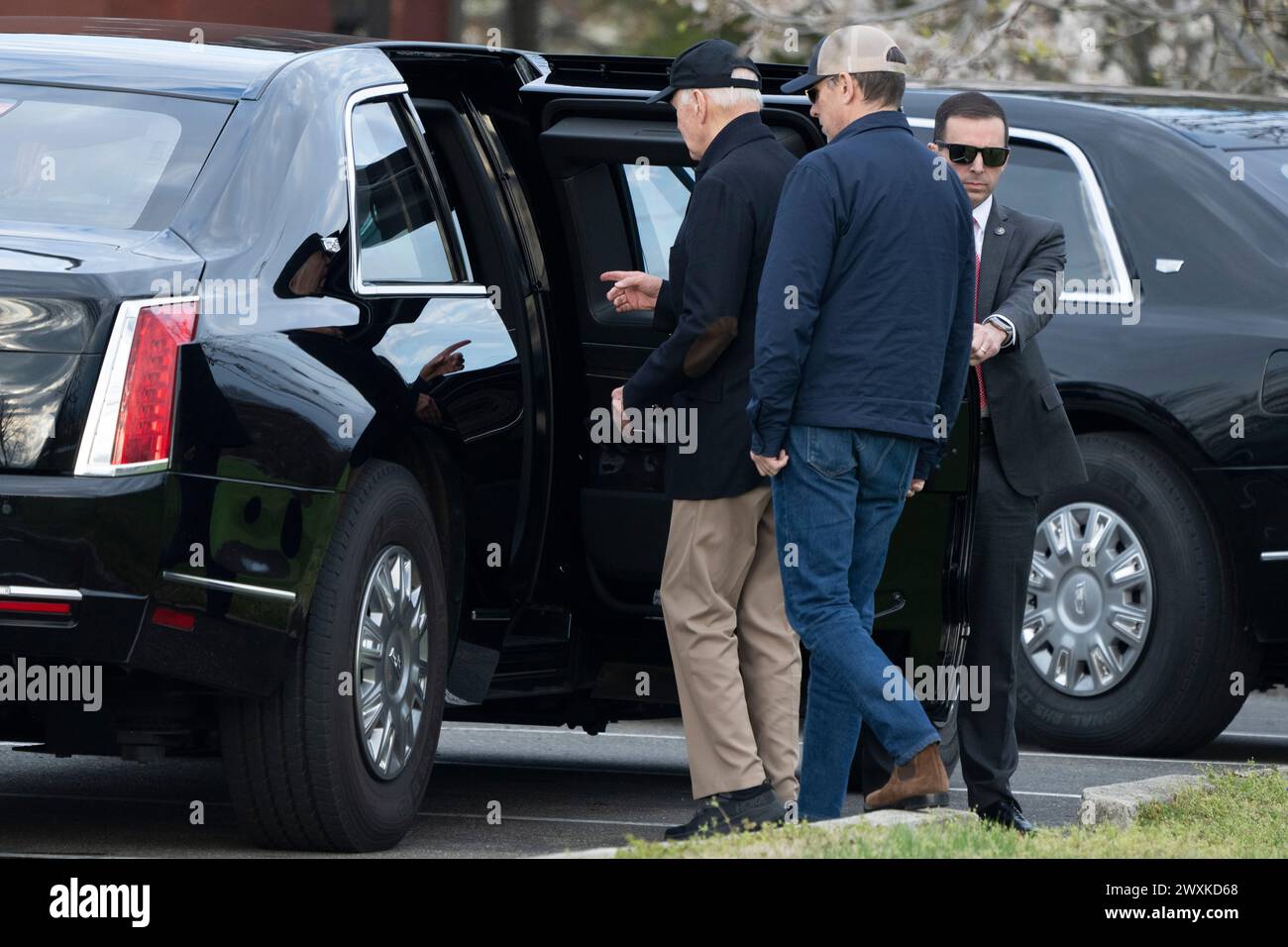 President biden limo hi-res stock photography and images - Alamy