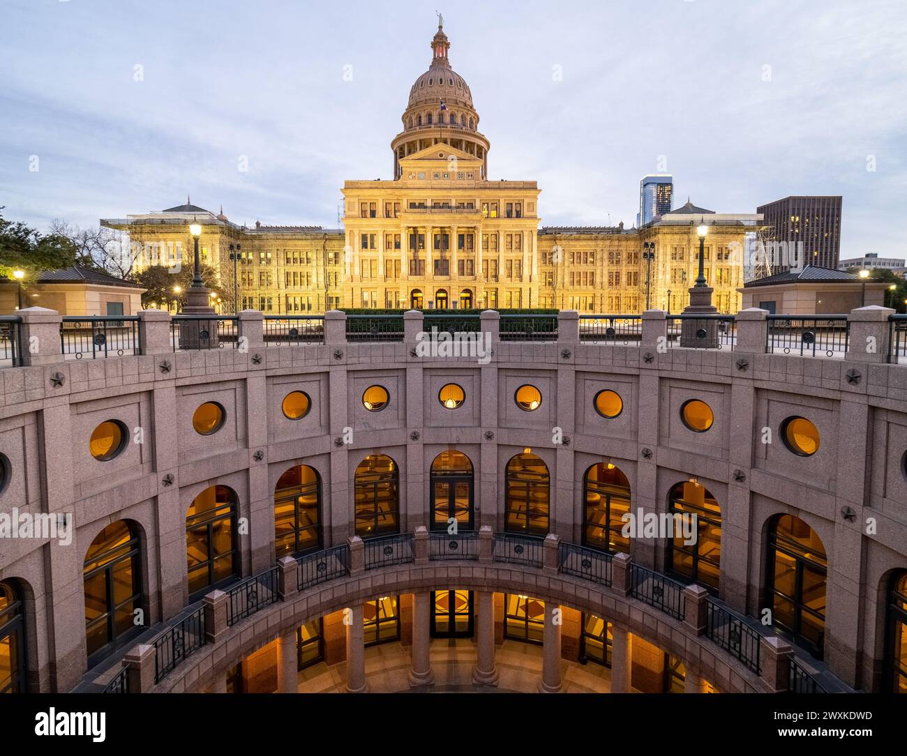 The Texas state capitol with the capitol extension in the foreground ...