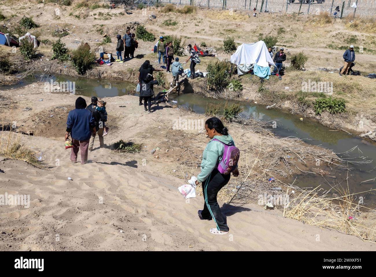 Police border migrants helicopter hi-res stock photography and images ...