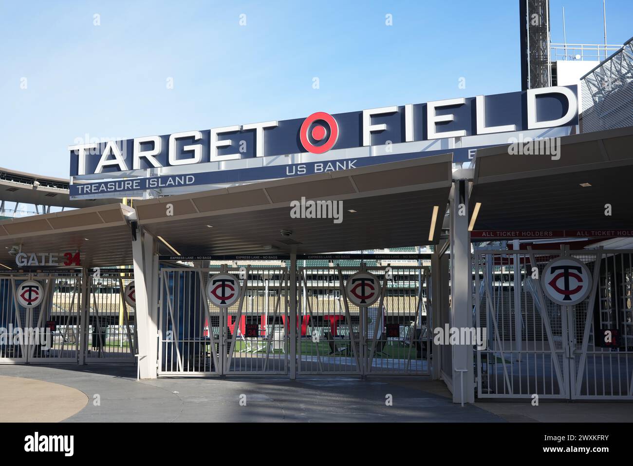 Sunday april 3 hi-res stock photography and images - Alamy