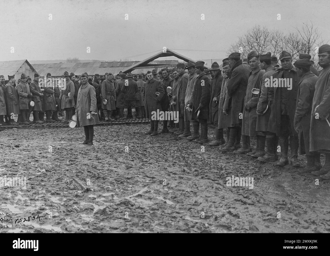 Soldiers stand in line Black and White Stock Photos & Images - Alamy