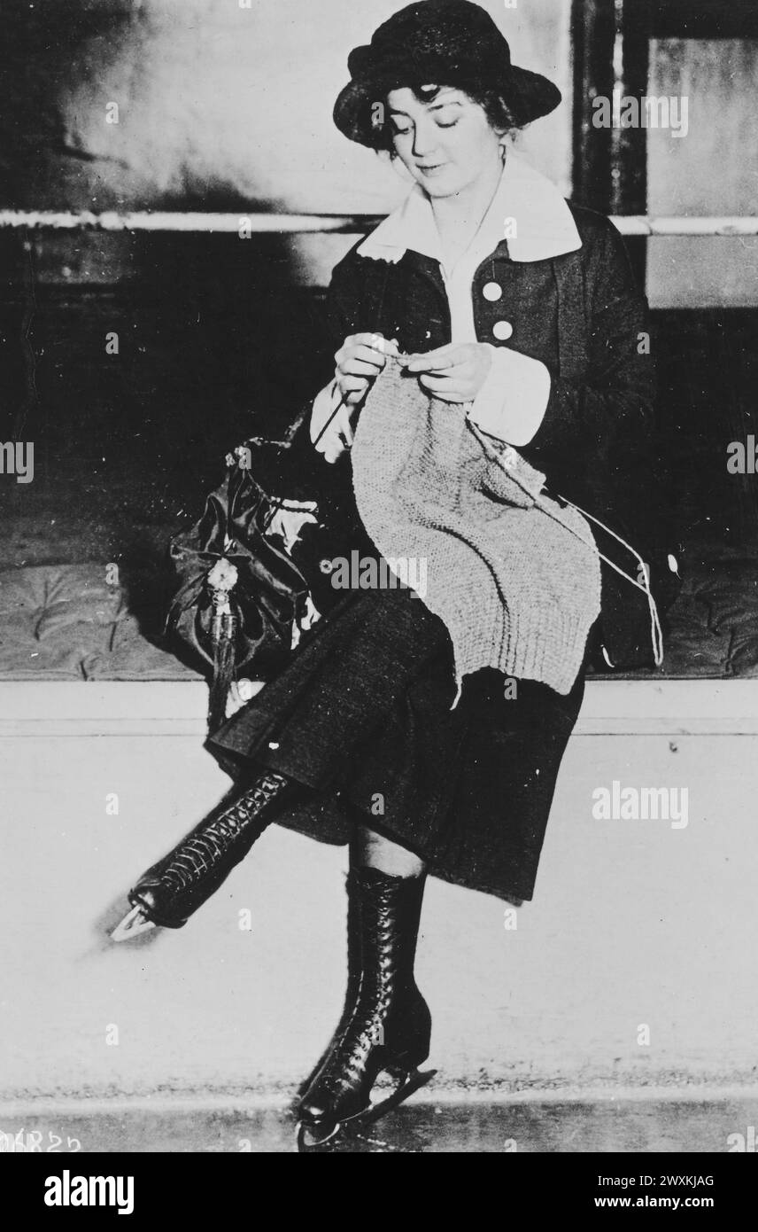 Anna Ou, knitting ca. 1918 Stock Photo - Alamy