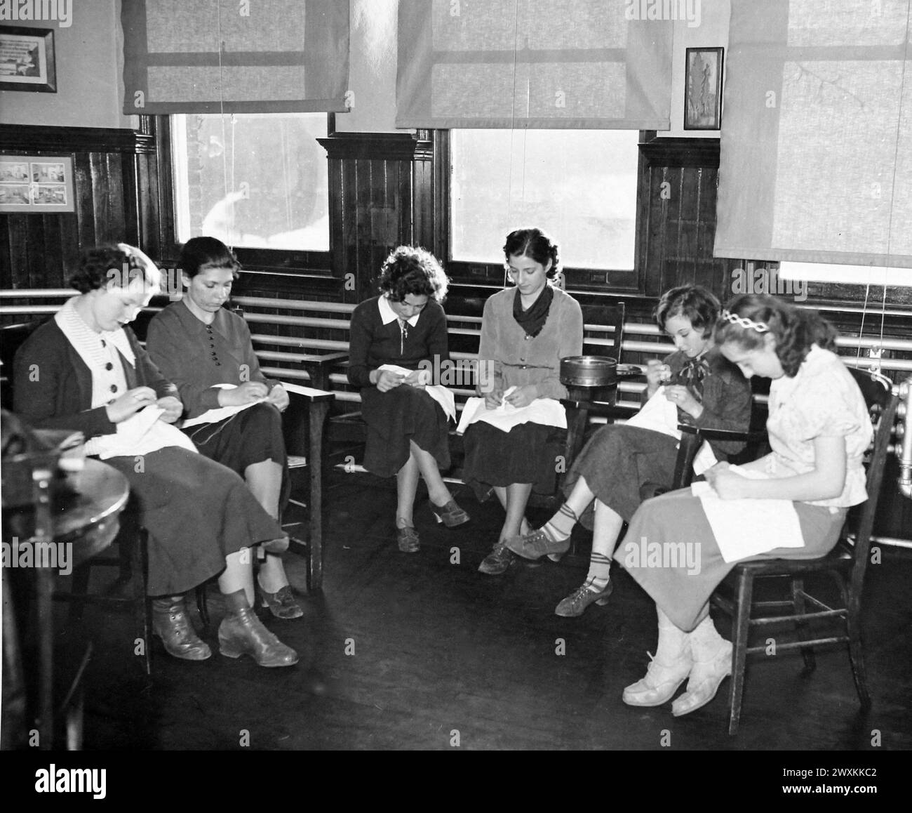 High school girls group photo hi-res stock photography and images - Alamy